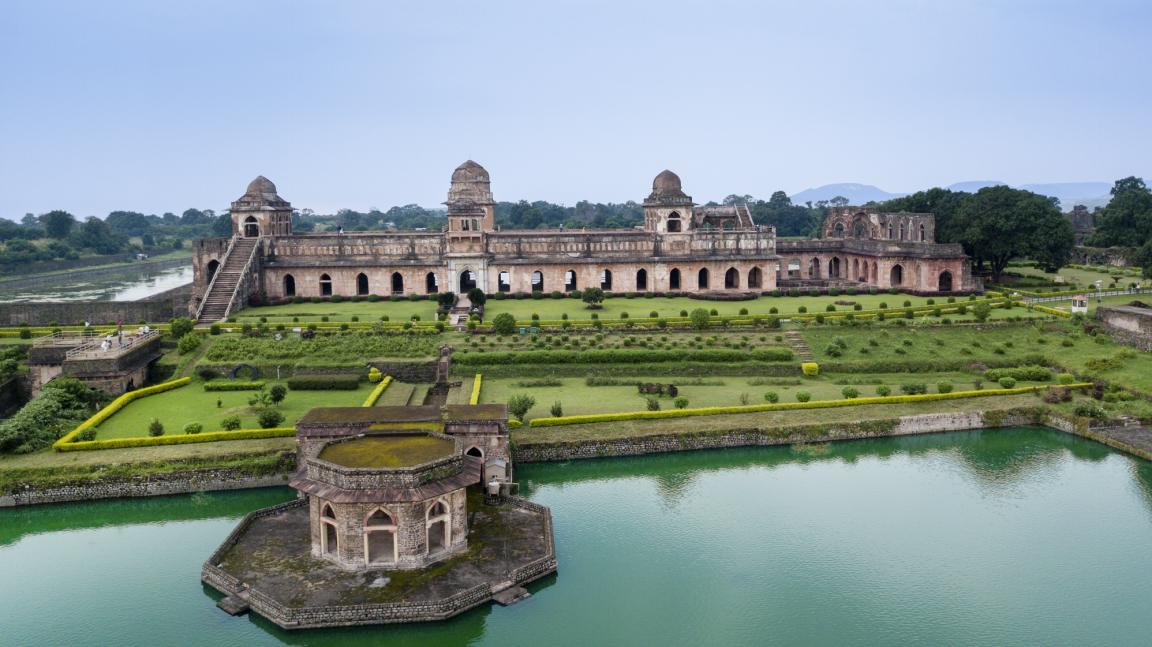 Jahaz Mahal: The Elegant 'Ship palace' in Mandu - MP Tourism
